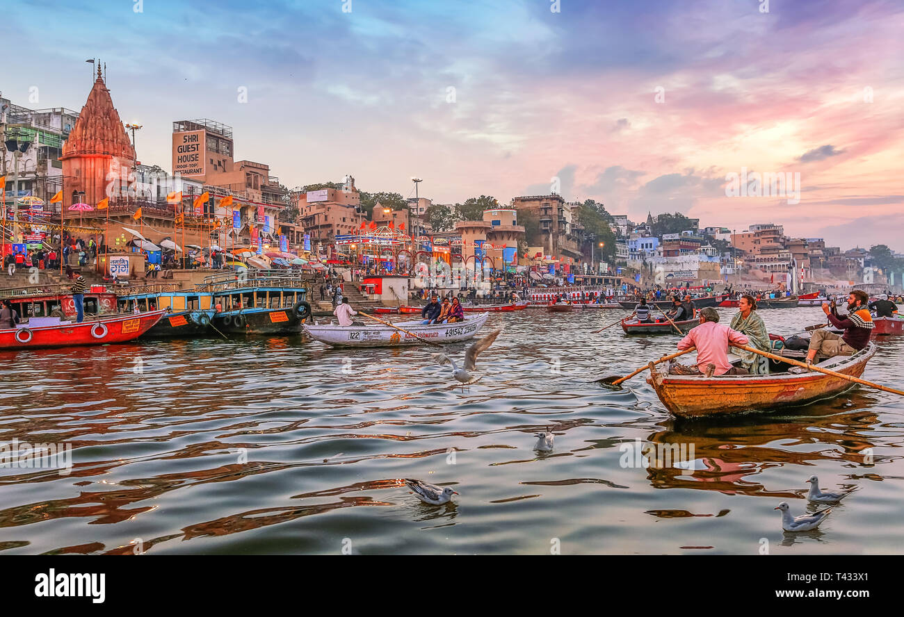 River ghat hi-res stock photography and images - Alamy