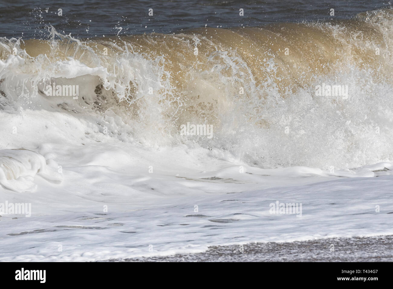 Breaking wave patterns hi-res stock photography and images - Alamy