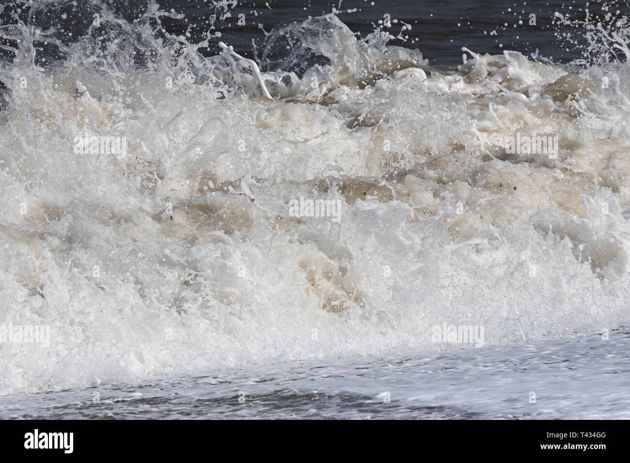 Breaking wave patterns hi-res stock photography and images - Alamy