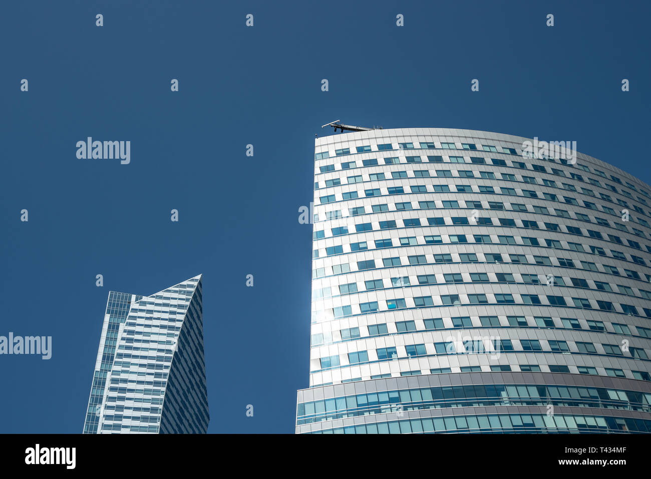 Modern skyscrapers design structure hi-res stock photography and images ...