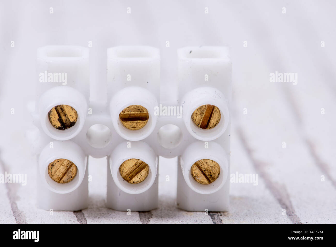 Terminal block strip hi-res stock photography and images - Alamy