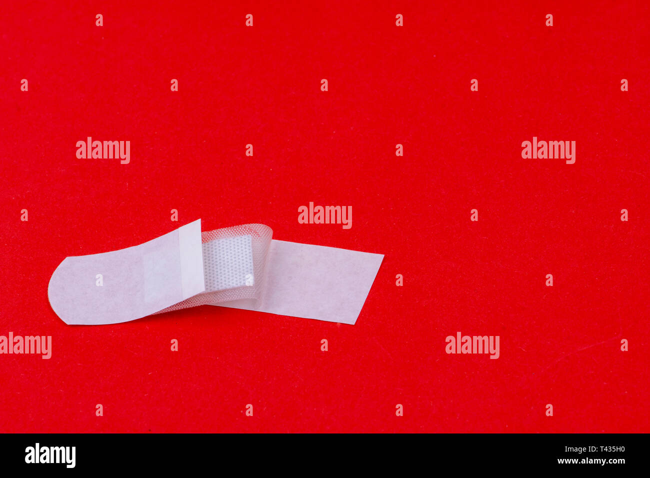 Sensitive patch ready to stick - first aid Stock Photo - Alamy