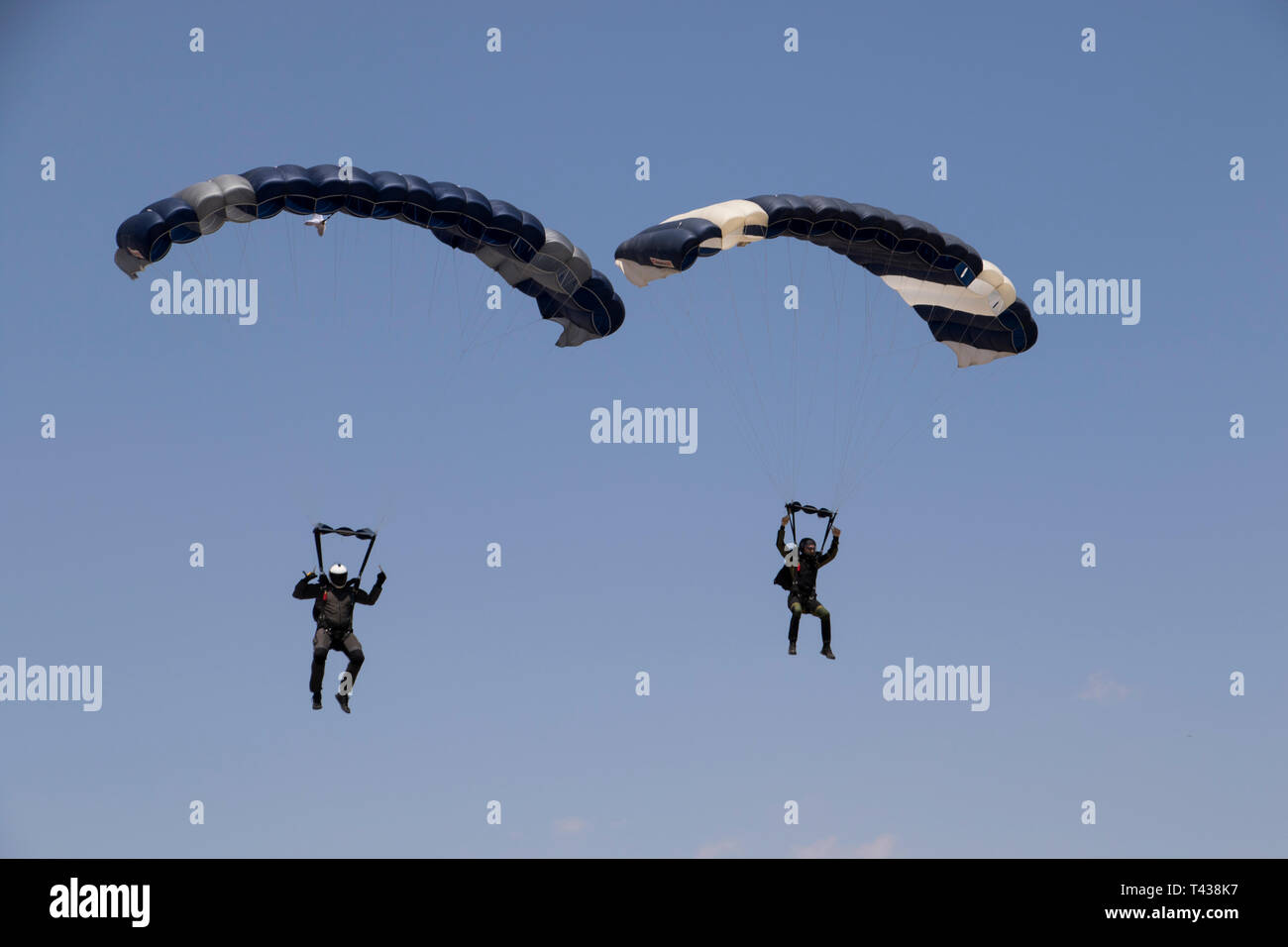 Skydive and airplane hi-res stock photography and images - Alamy