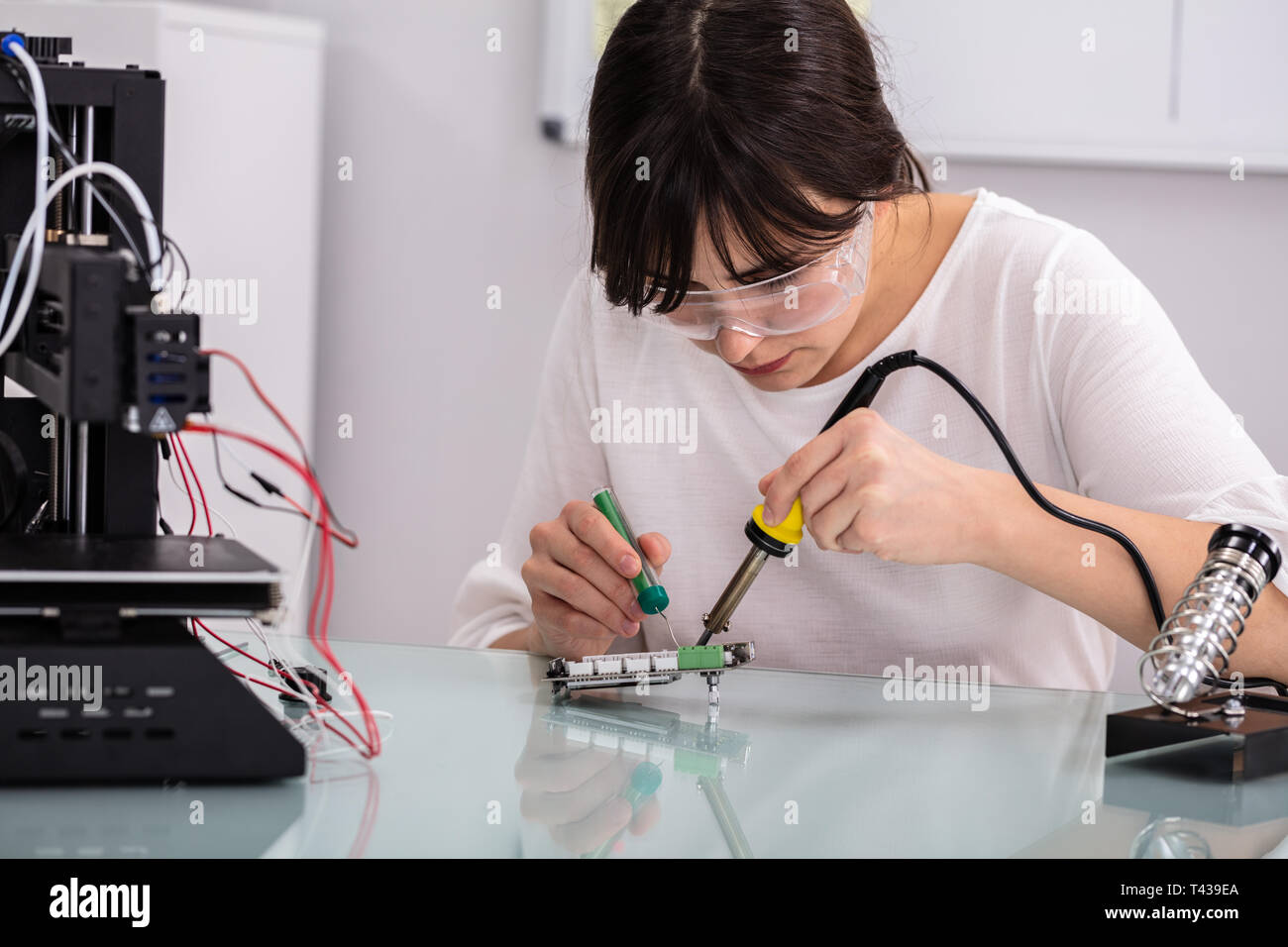 Tech repairs hi-res stock photography and images - Alamy
