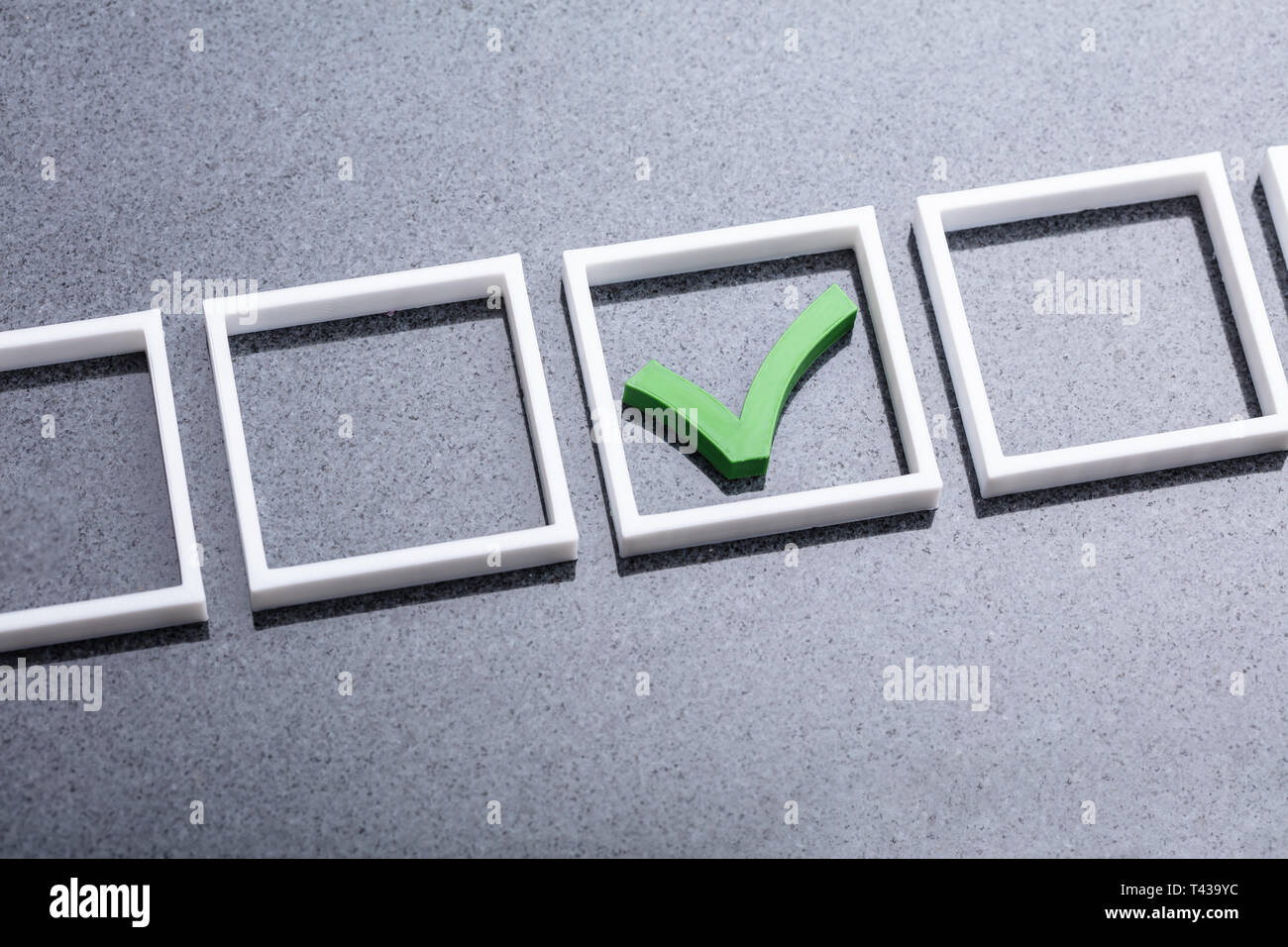 Check list green right mark hi-res stock photography and images - Alamy