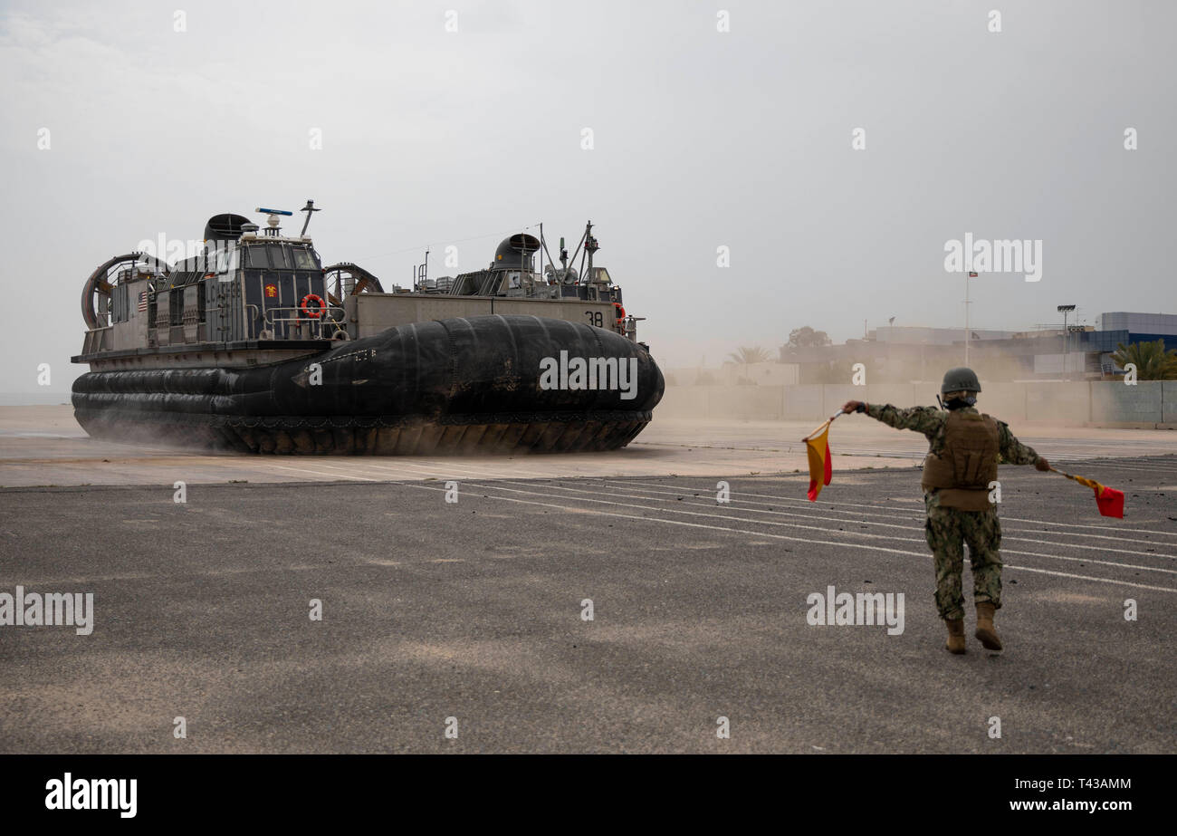 Kuwait naval base hi-res stock photography and images - Alamy