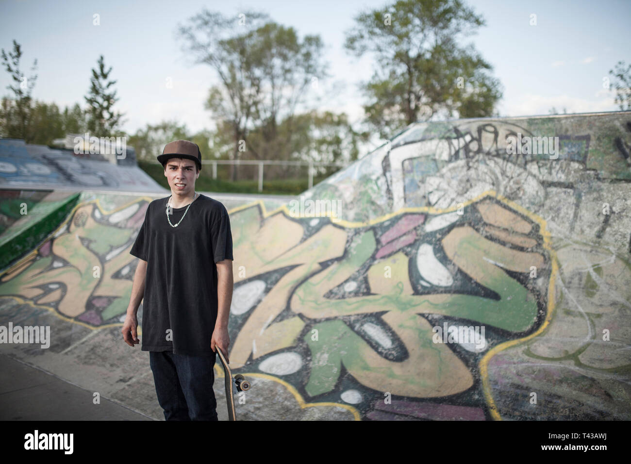 Muscular man skateboarding hi-res stock photography and images - Alamy