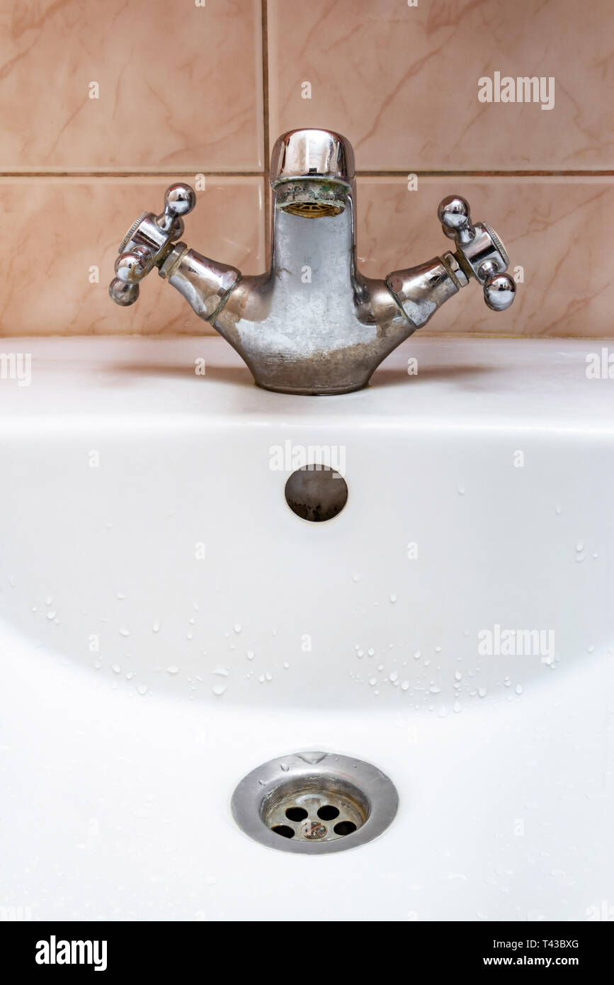 Closed tap hi-res stock photography and images - Alamy