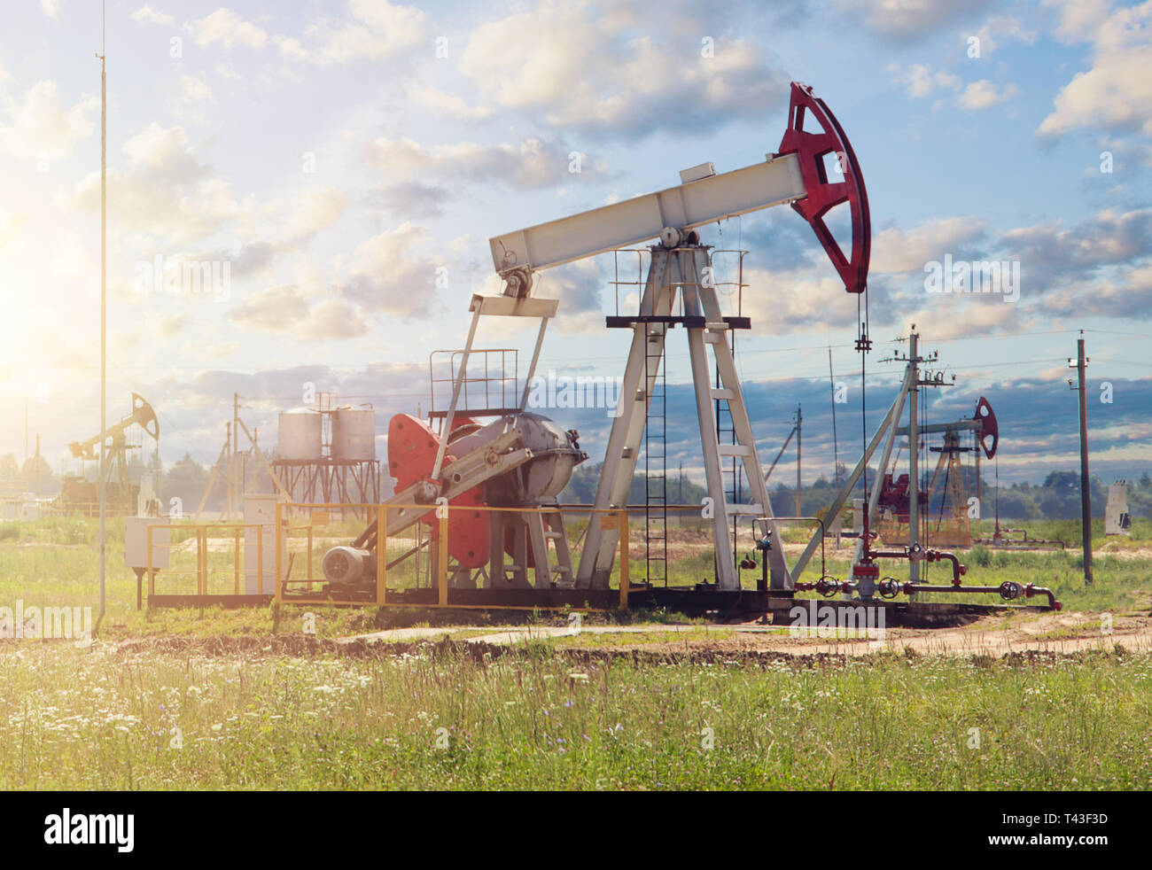 Oil well pump hi-res stock photography and images - Alamy