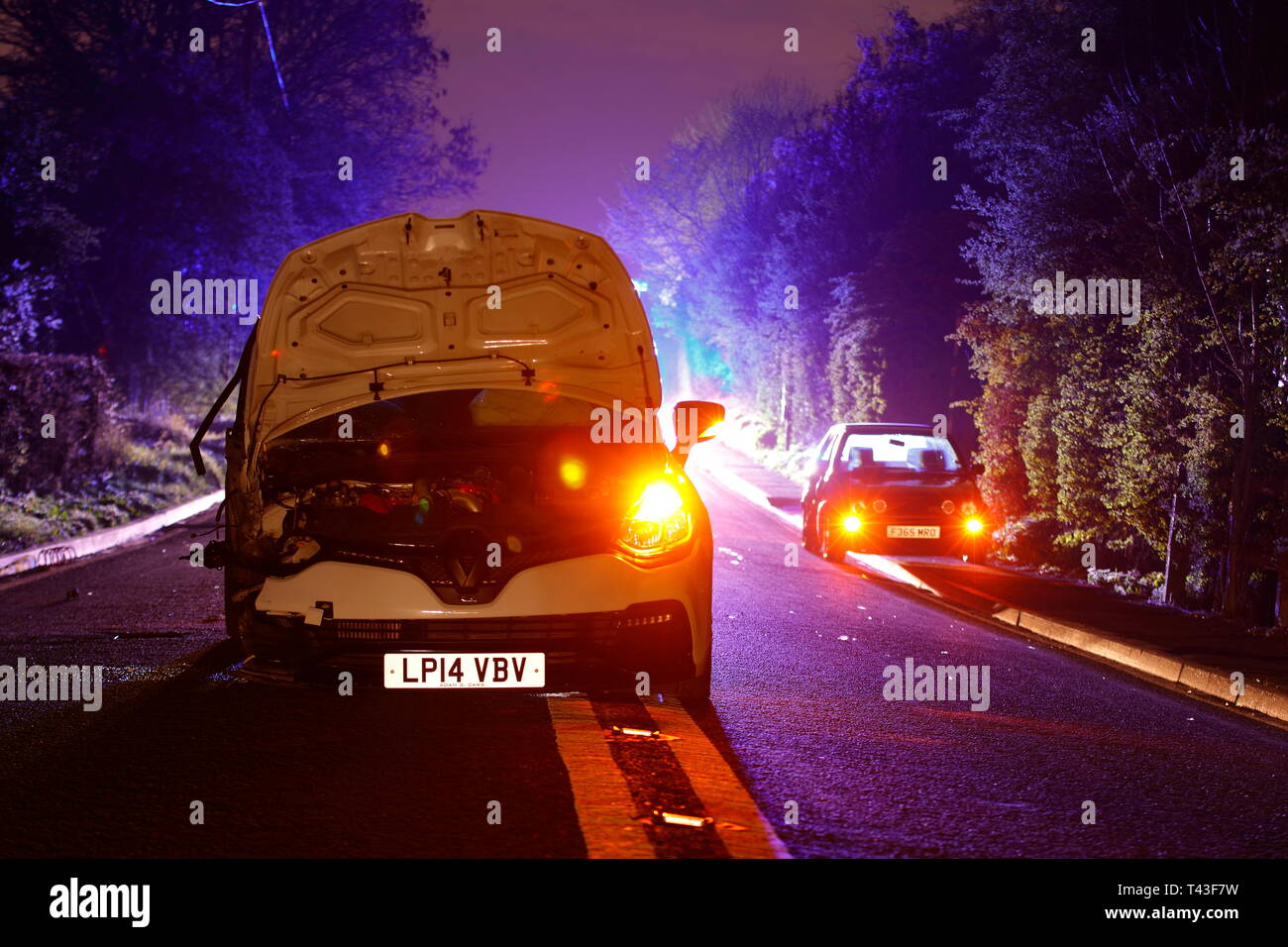 Traffic accident night damaged car hi-res stock photography and images ...