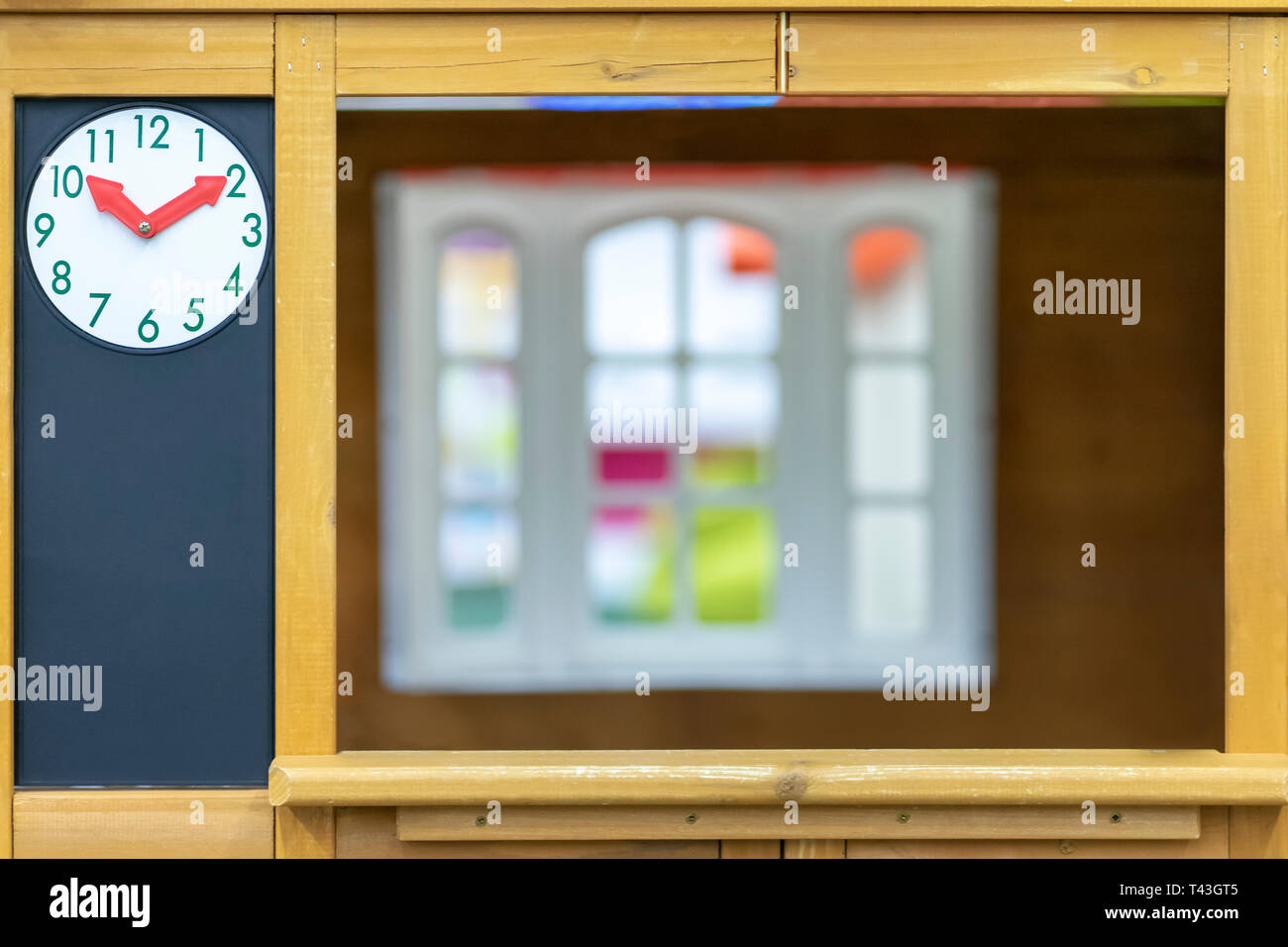Cartoon wall clock hi-res stock photography and images - Alamy