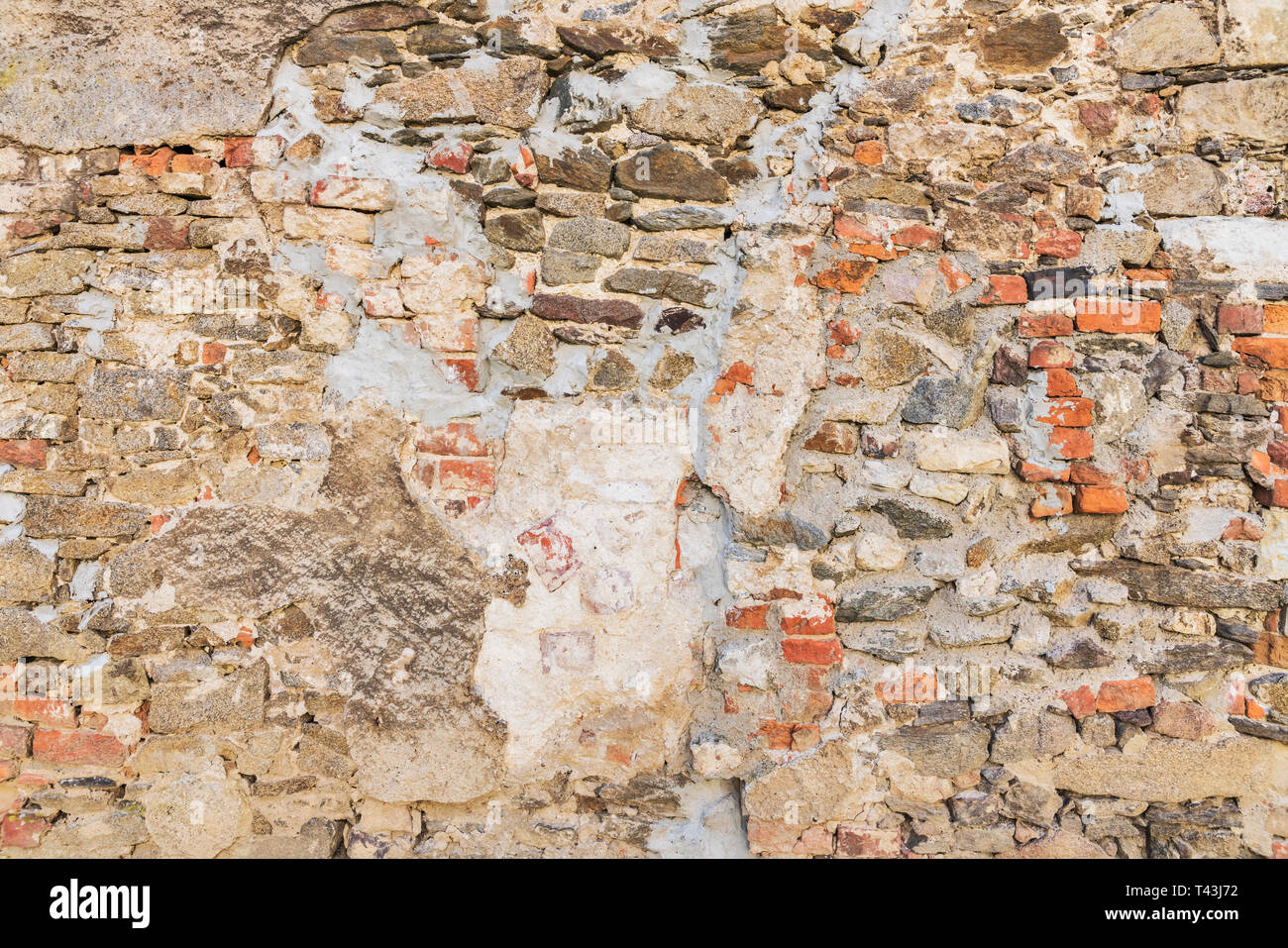 Details of a wall of bricks and rubble stones Stock Photo - Alamy