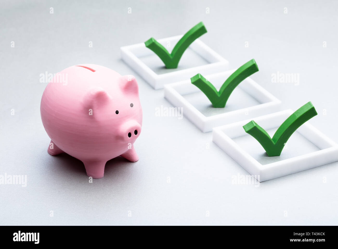 Money piggy check icon hi-res stock photography and images - Alamy