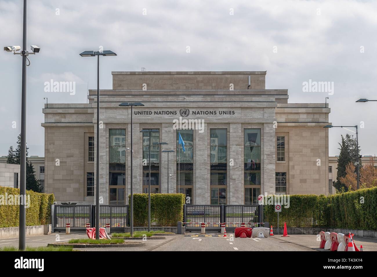 United nations building outside hi-res stock photography and images - Alamy