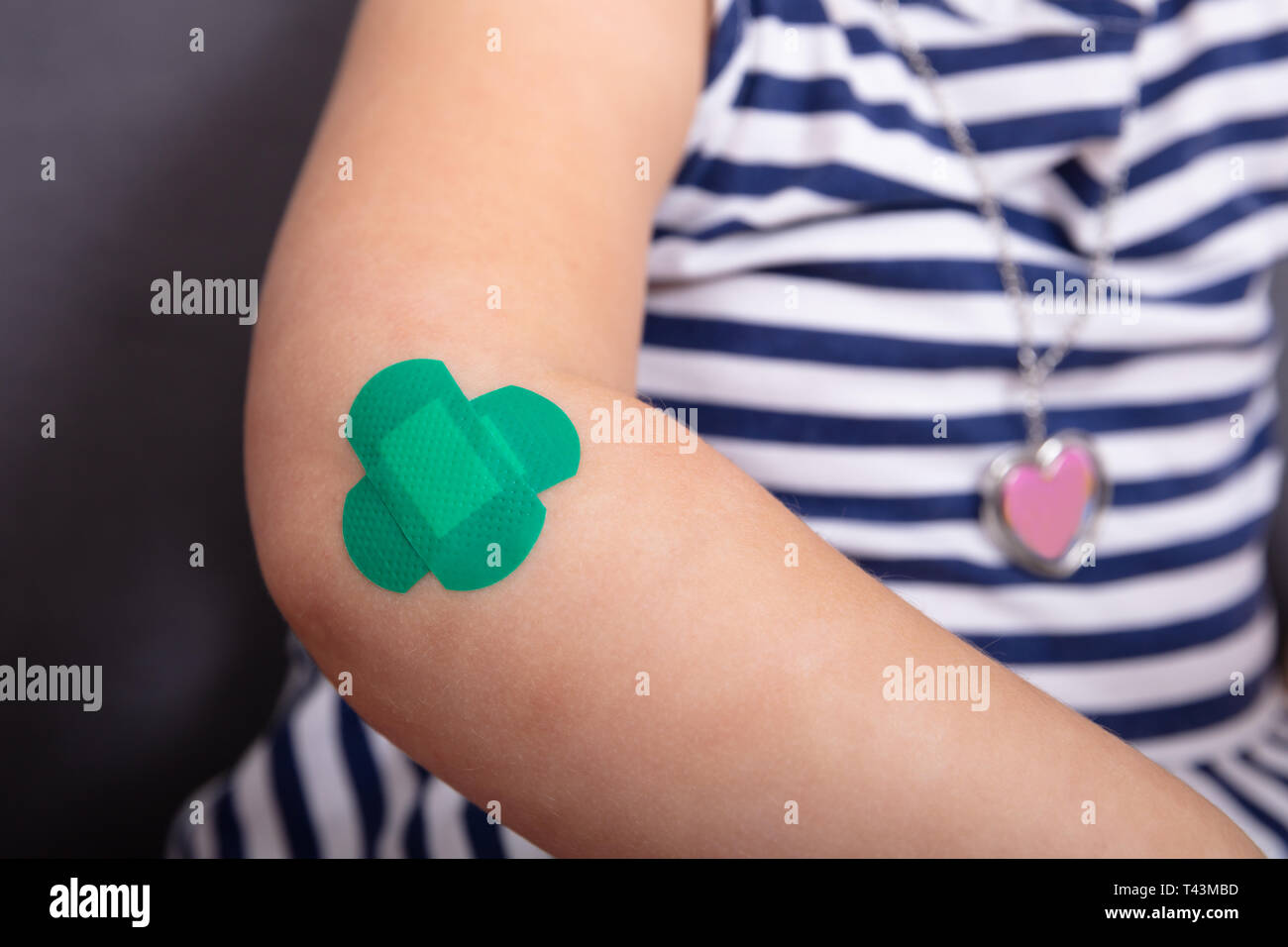 Bandage child hi-res stock photography and images - Alamy