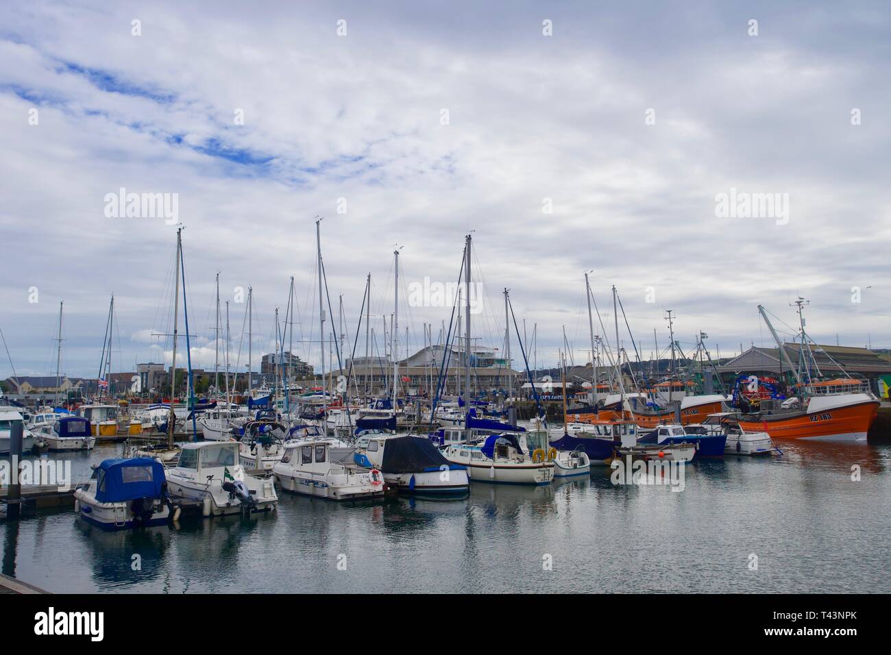 Sutton harbour plymouth england hi-res stock photography and images - Alamy