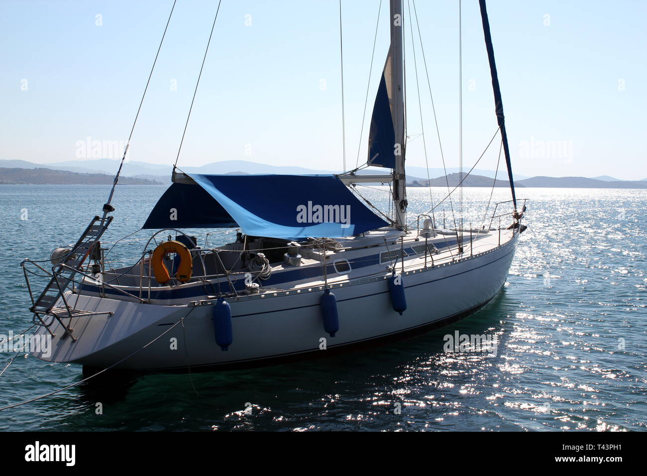 Small boat at sea hi-res stock photography and images - Alamy