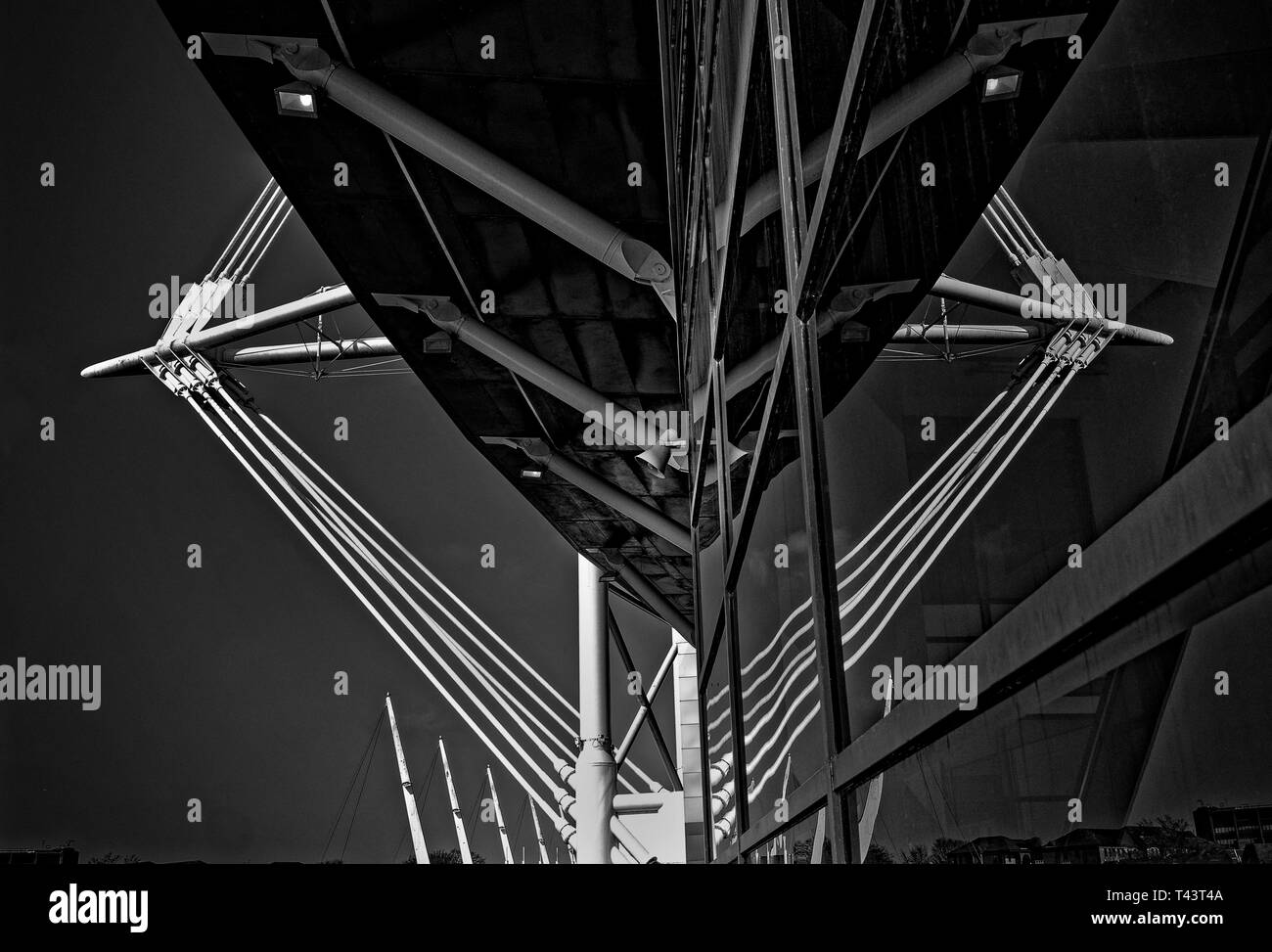 Principality stadium roof hi-res stock photography and images - Alamy