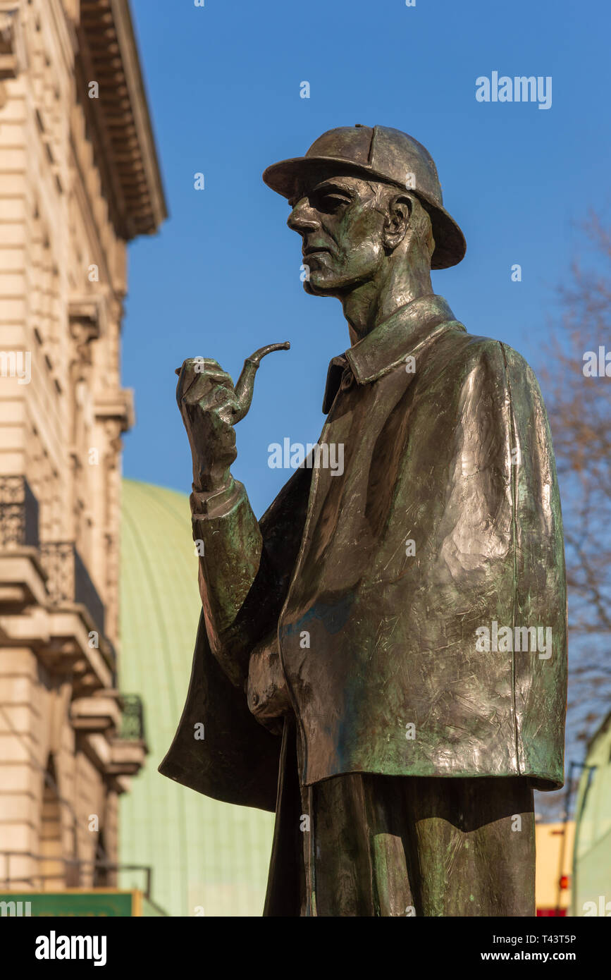 Sherlock holmes statue baker street hi-res stock photography and images ...