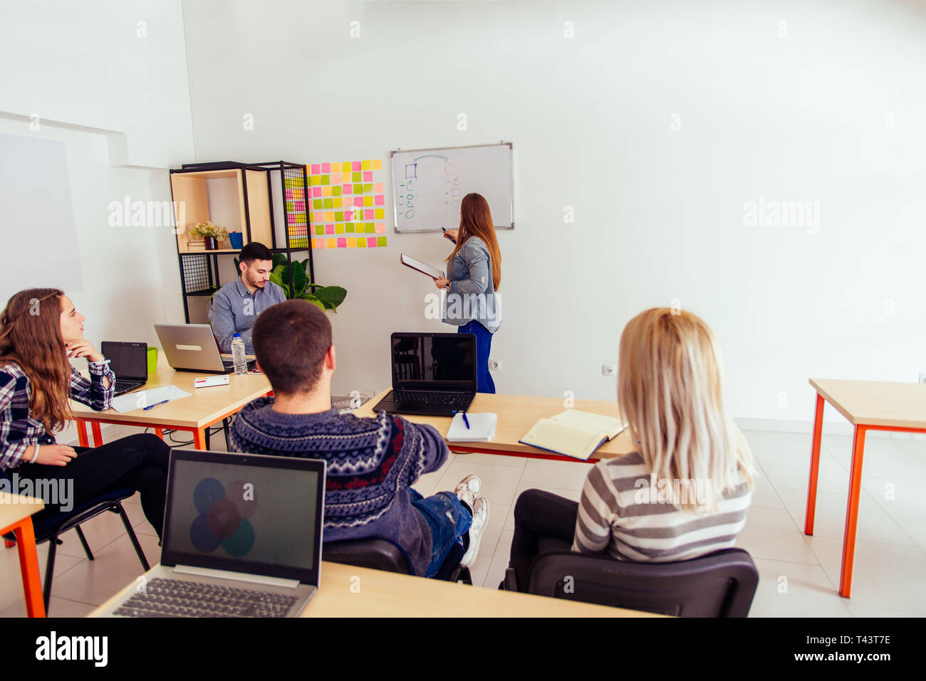 Group of student debating hi-res stock photography and images - Alamy