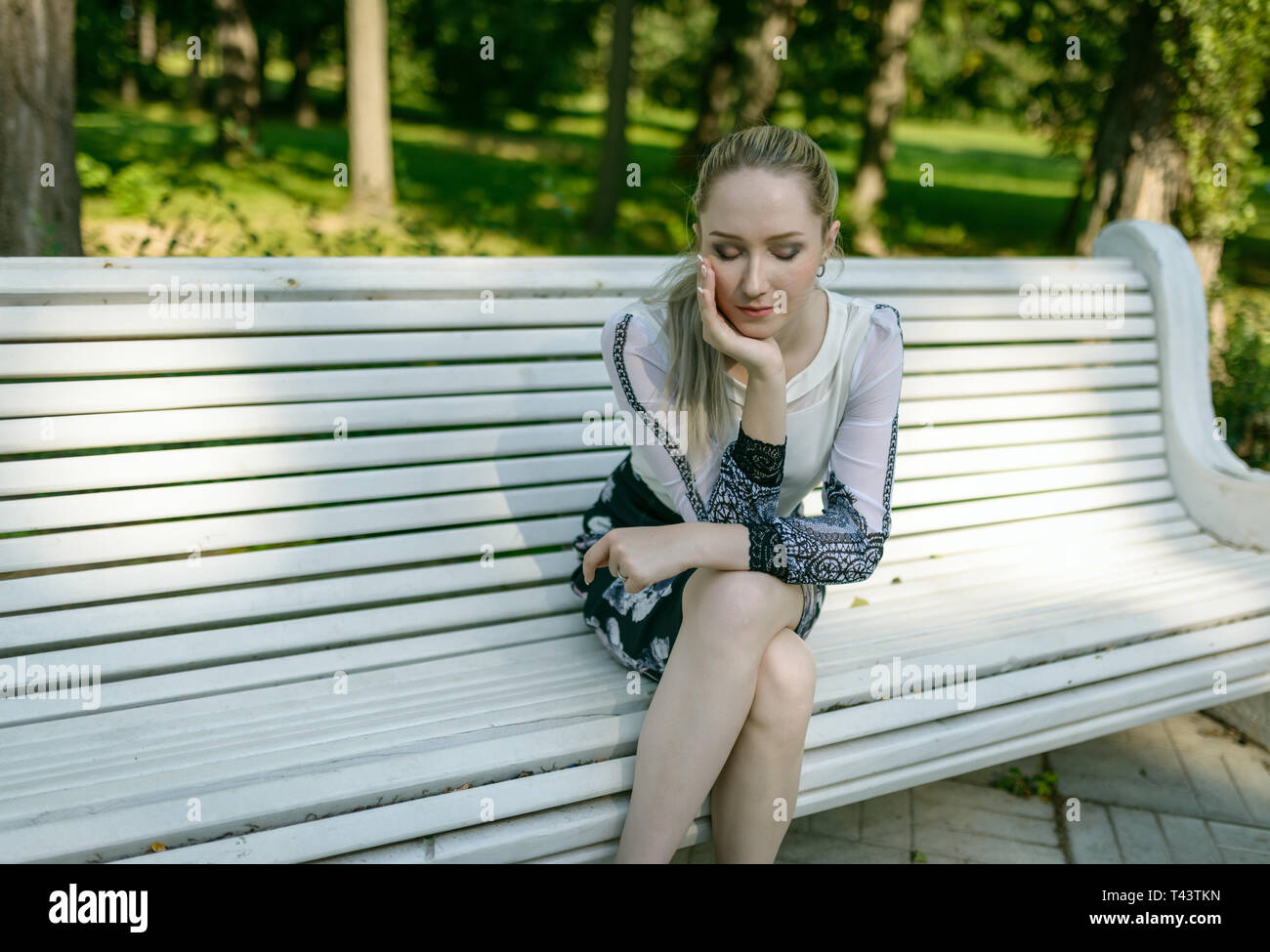 Sad lonely woman on a park bench Stock Photo - Alamy