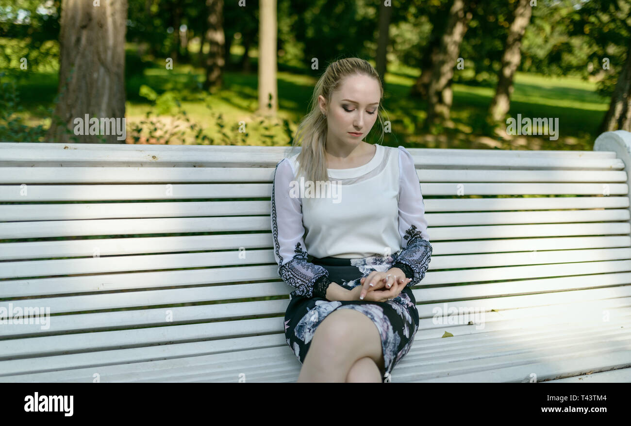 Sad lonely woman on a park bench Stock Photo - Alamy