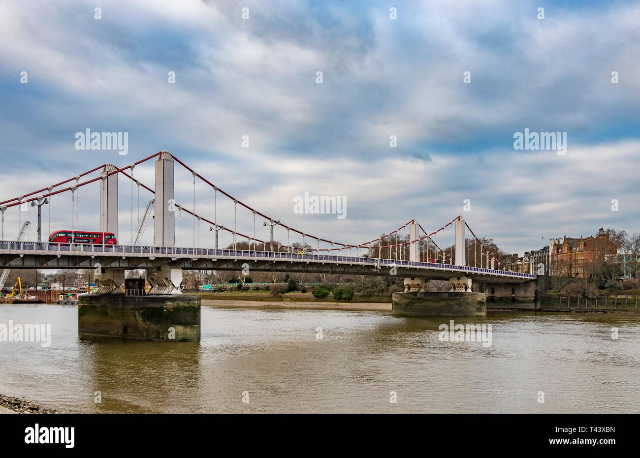 Thames bridges hi-res stock photography and images - Alamy