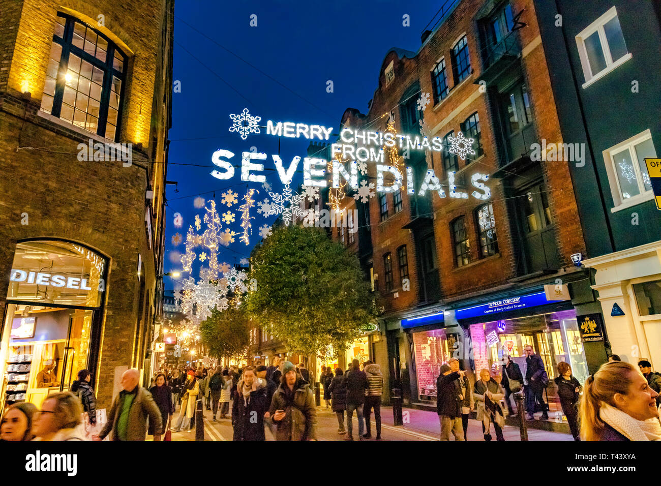 Seven dials christmas hi-res stock photography and images - Alamy