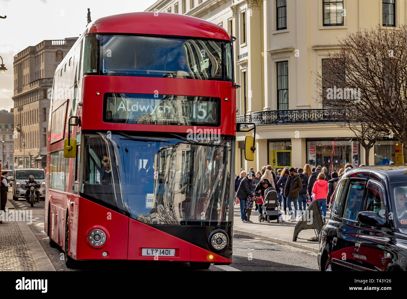 No15 bus hi-res stock photography and images - Alamy