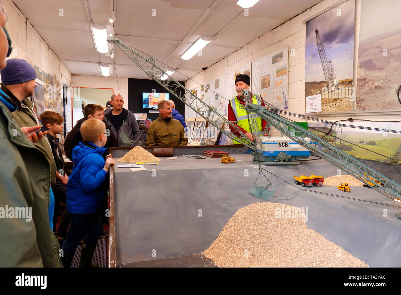 Working model dragline hi-res stock photography and images - Alamy