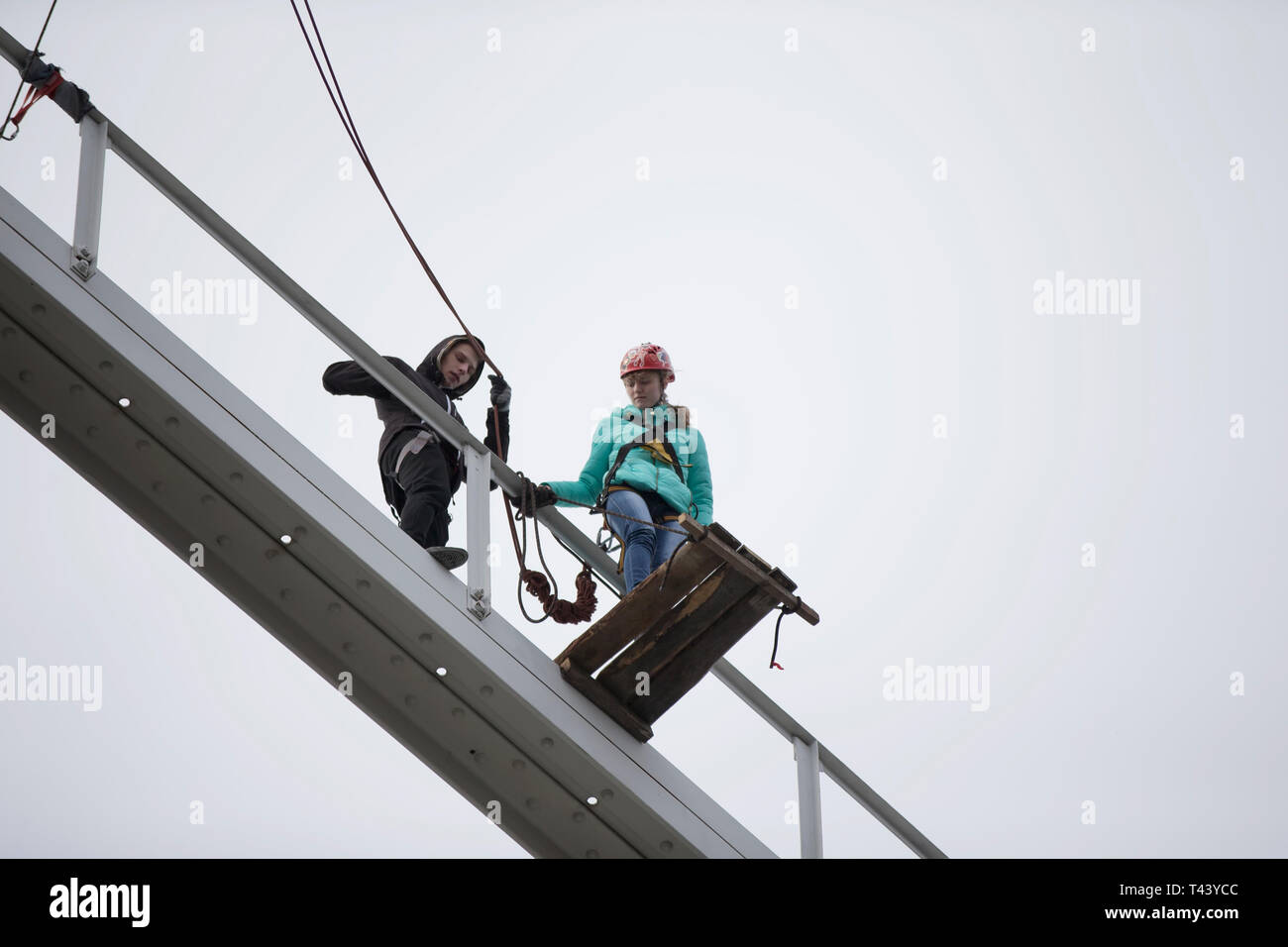 Sagging rope hi-res stock photography and images - Alamy