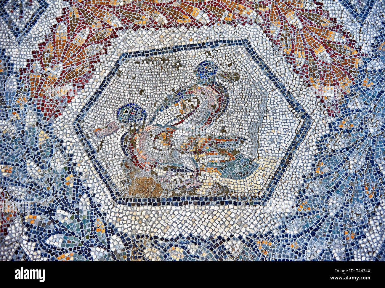 Mosaic bird hi-res stock photography and images - Alamy