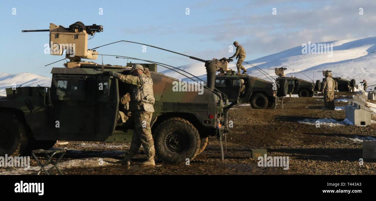 Oregon Army National Guard Soldiers with D Company, 1st Battalion ...
