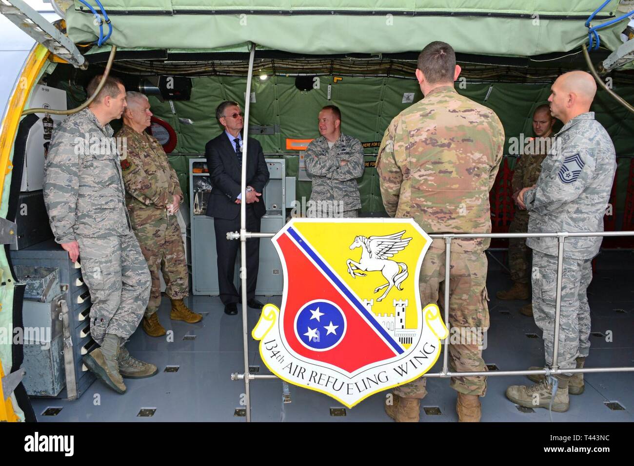 134 air refueling wing hi-res stock photography and images - Alamy