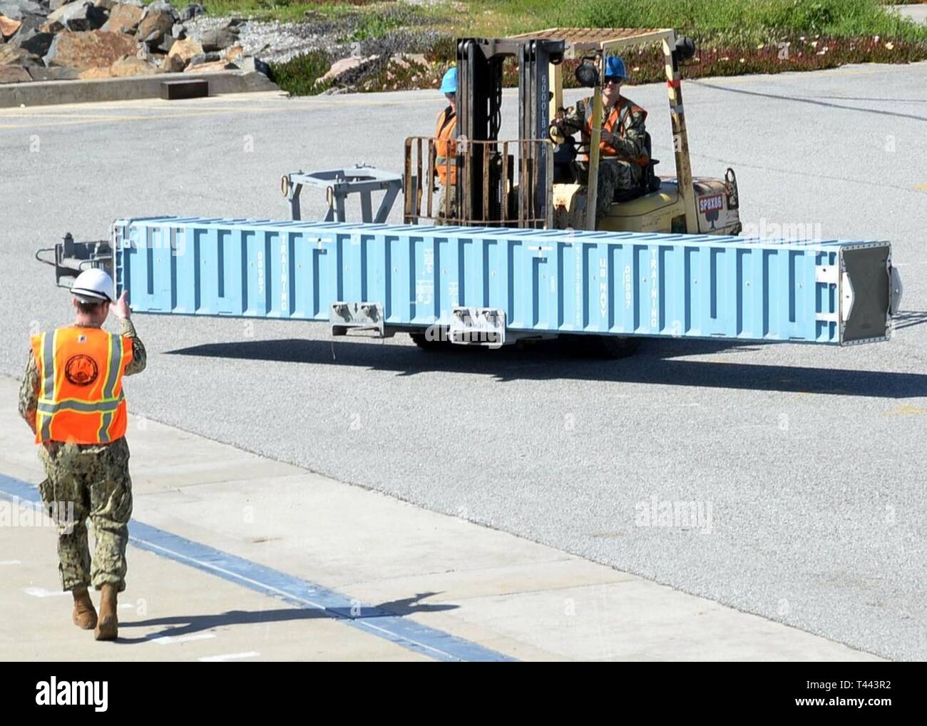Naval cargo handling battalion 13 hi-res stock photography and images ...