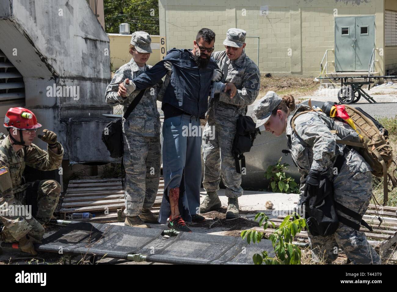 National guard help disaster 2019 hi-res stock photography and images ...
