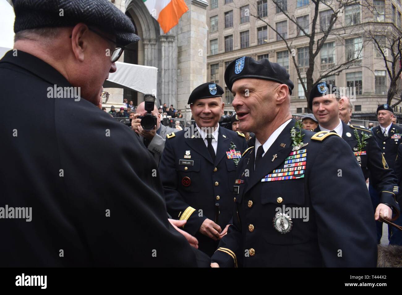 New York Army National Guard Chaplain, Lt. Col. Scott Ehler, shakes ...