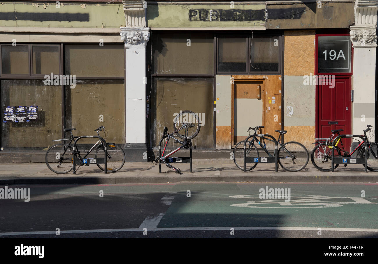 Closed down shops in high streets in Camberwell,London,England,UK Stock ...
