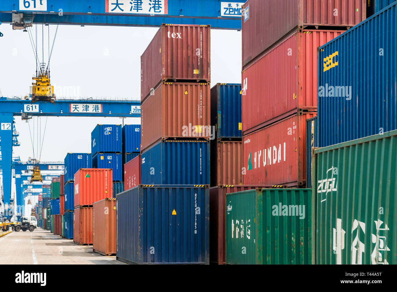 China logistics development hi-res stock photography and images - Alamy