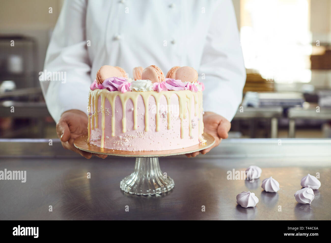 White and pink wedding cake hi-res stock photography and images - Alamy