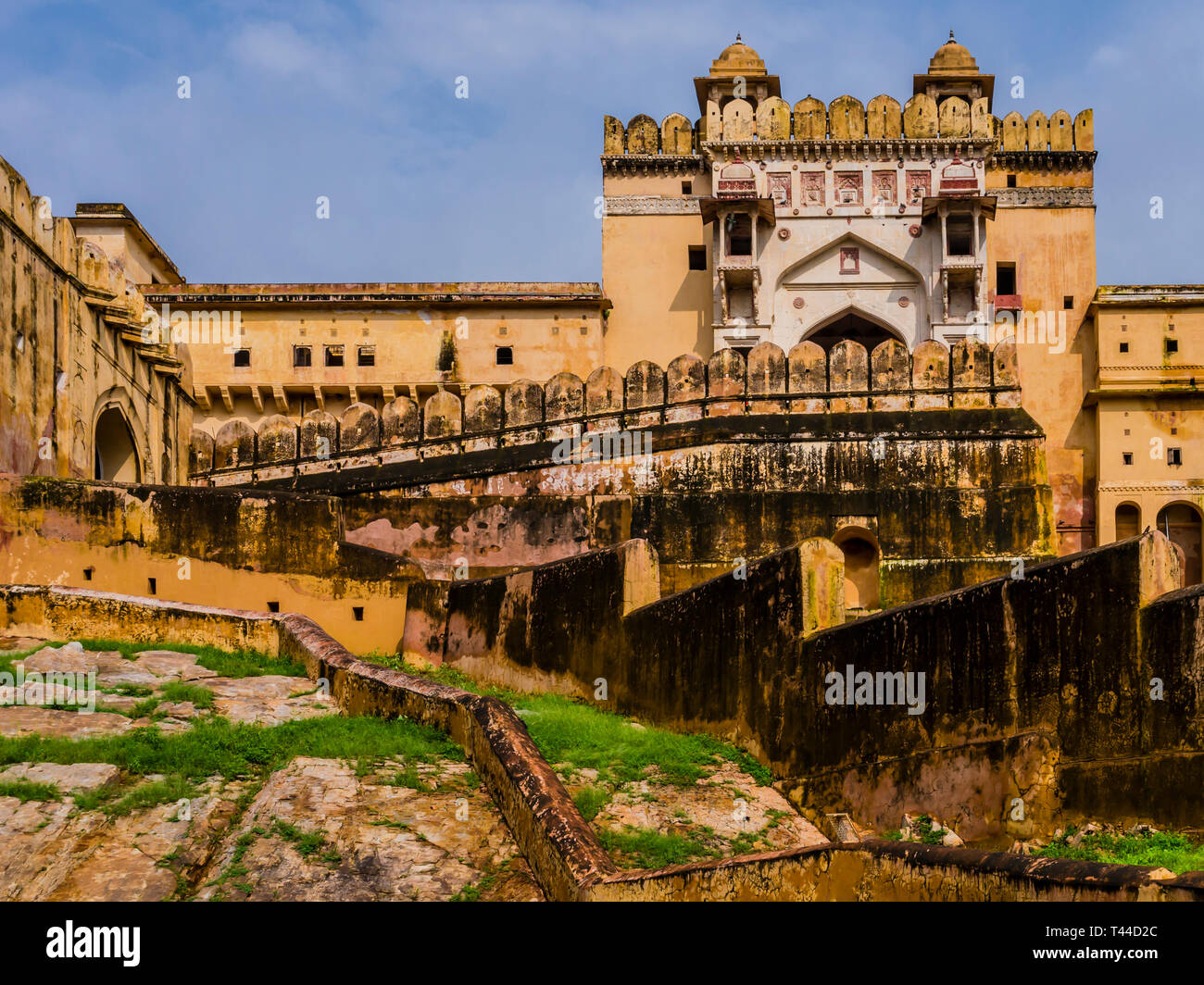 Scenic view of Amber Fort and its walls, Jaipur, Rajasthan, India Stock ...