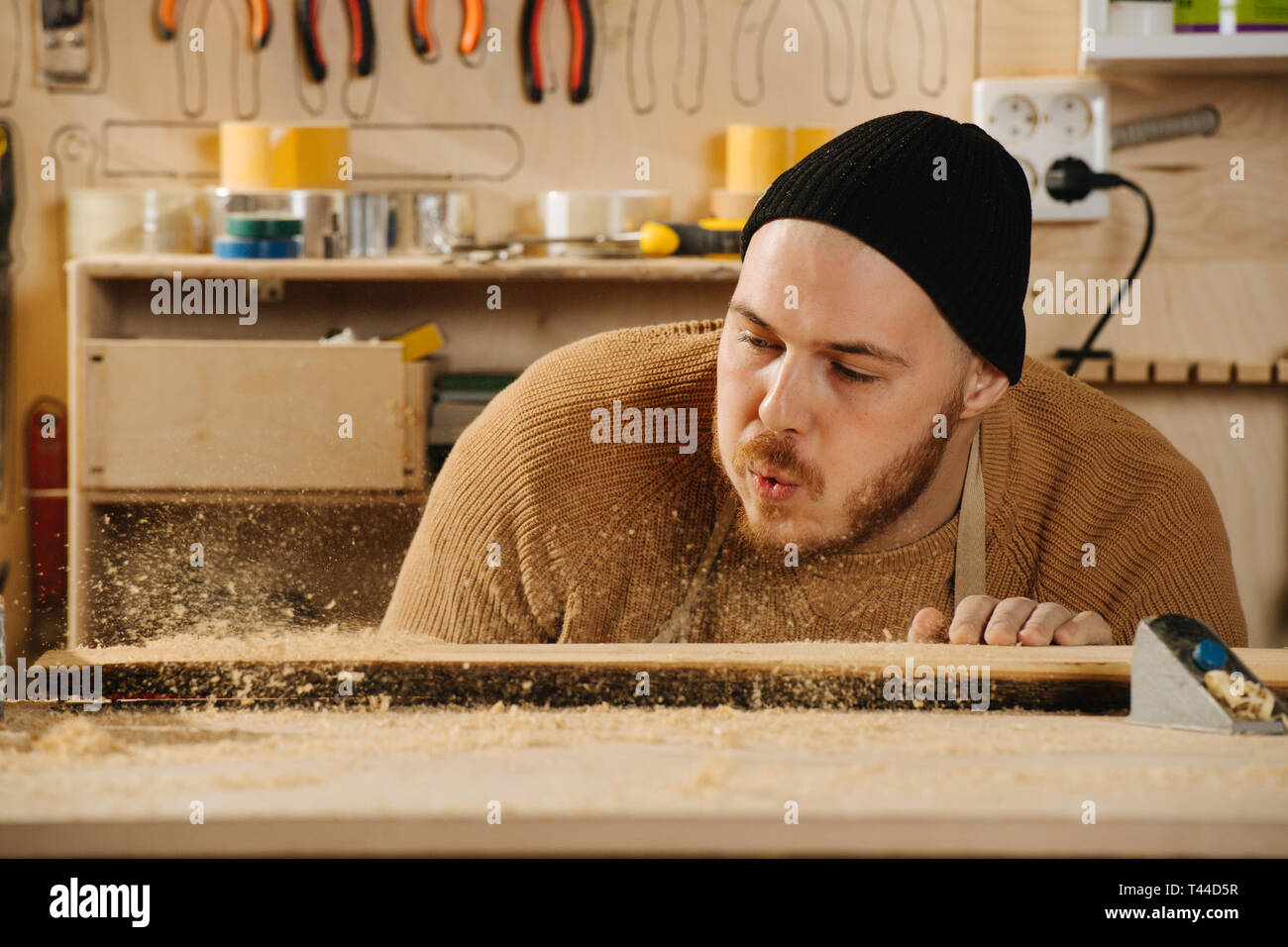 Carpenter making furniture hi-res stock photography and images - Alamy
