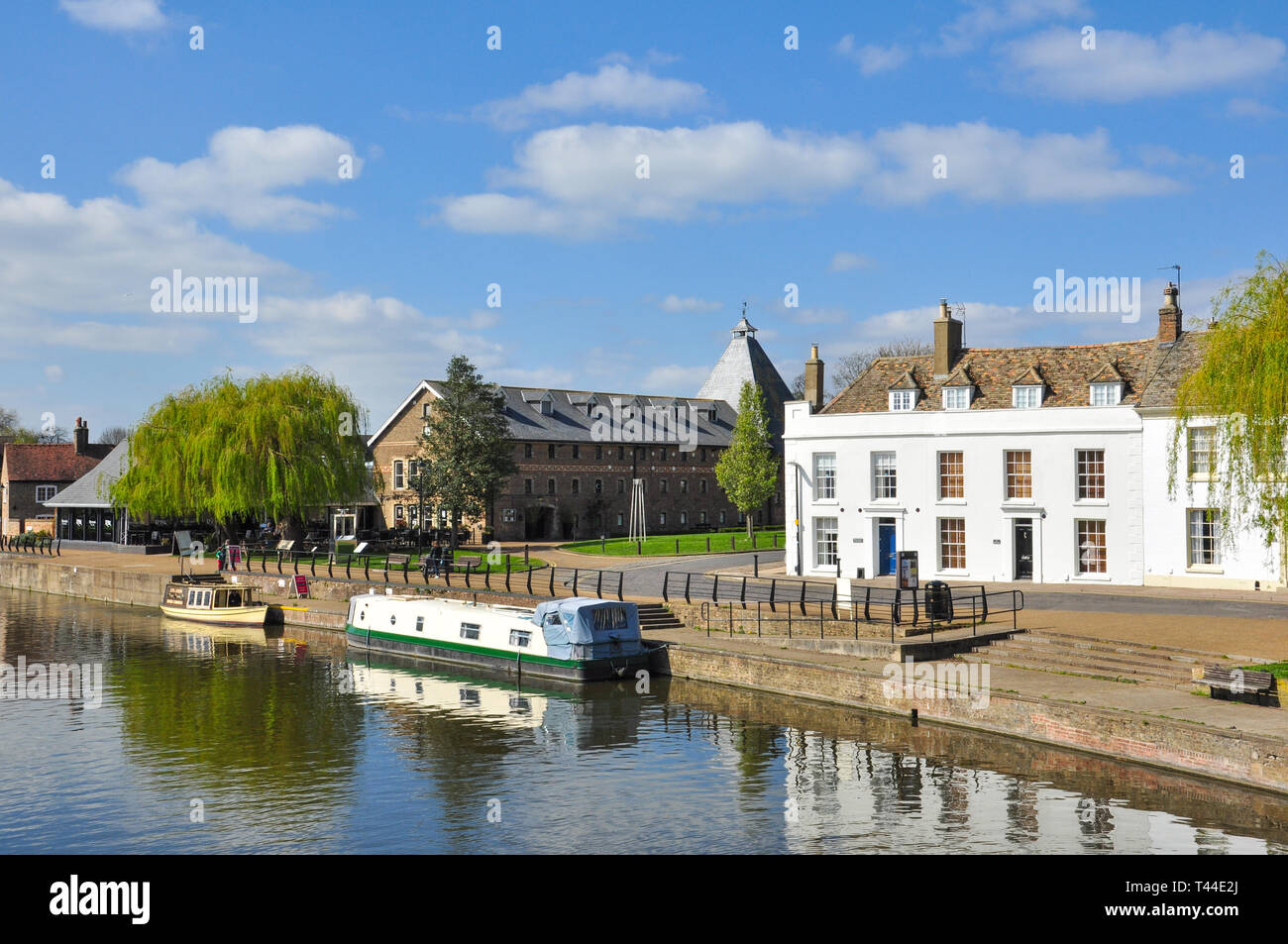Waterside buildings quay hi-res stock photography and images - Alamy