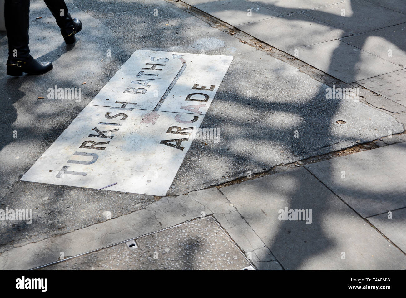 Antique sign hi-res stock photography and images - Alamy
