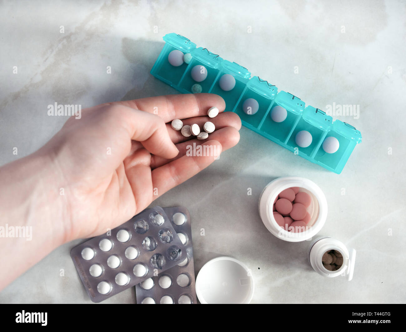 Light box overhead hi-res stock photography and images - Alamy