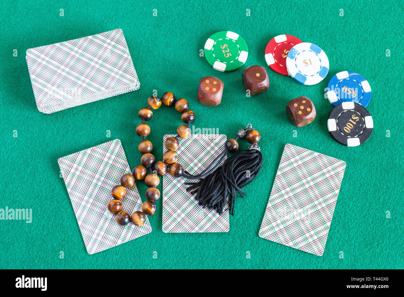 Card table hi-res stock photography and images - Alamy