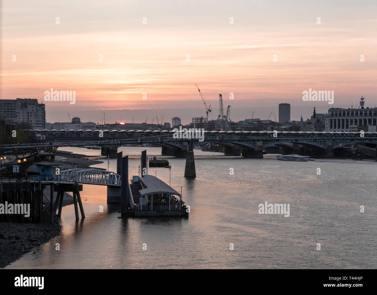 Riverside architecture hi-res stock photography and images - Alamy