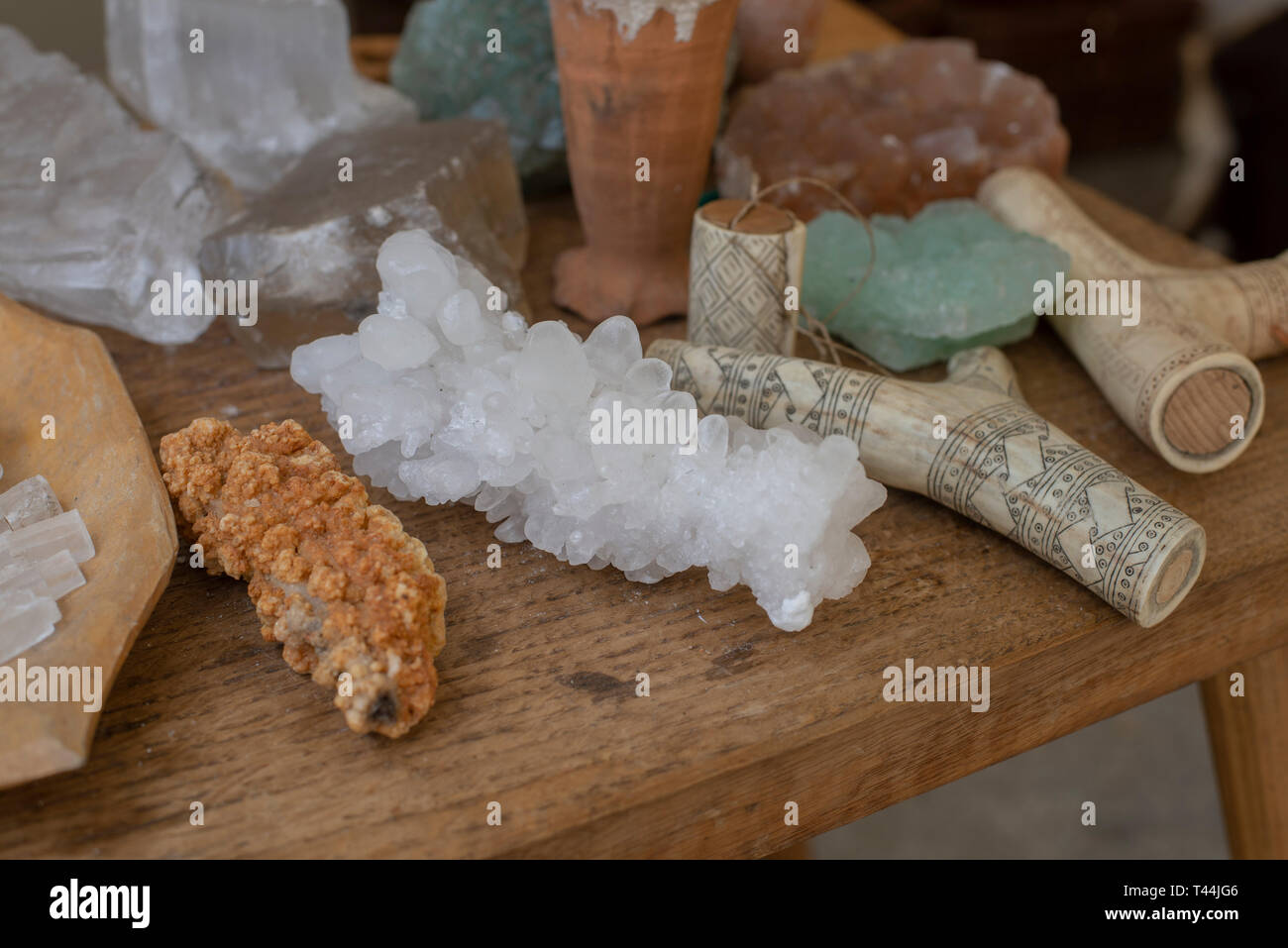 Aura minerals hi-res stock photography and images - Alamy