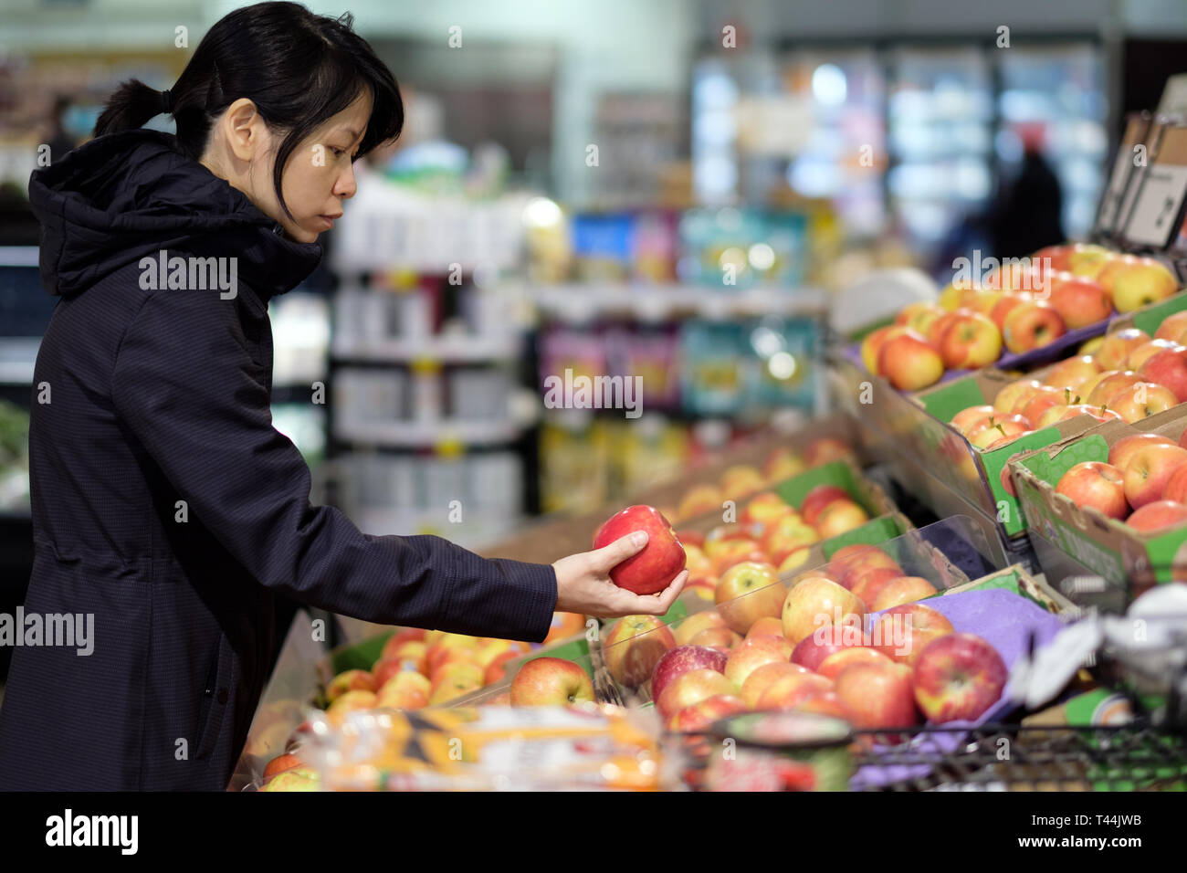 Asian fruit grocery hi-res stock photography and images - Alamy
