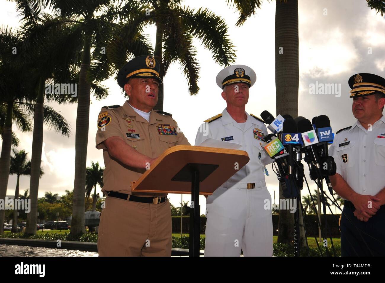 Usa southern command commander general hi-res stock photography and ...